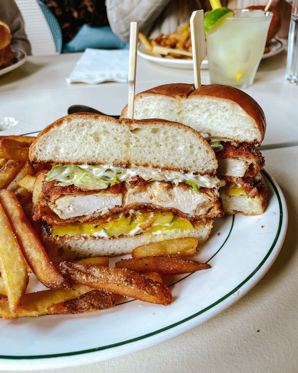 25 Unique Restaurants on Salt Spring Island (Local's Guide)